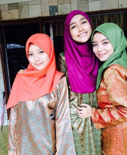 Gambar Adik Beradik Mira Filzah Hotlips Corner