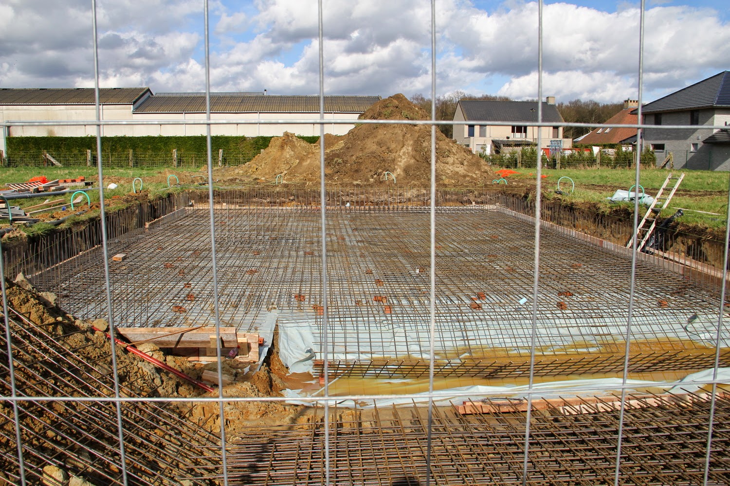 ons huisje: Bewapening en regenput