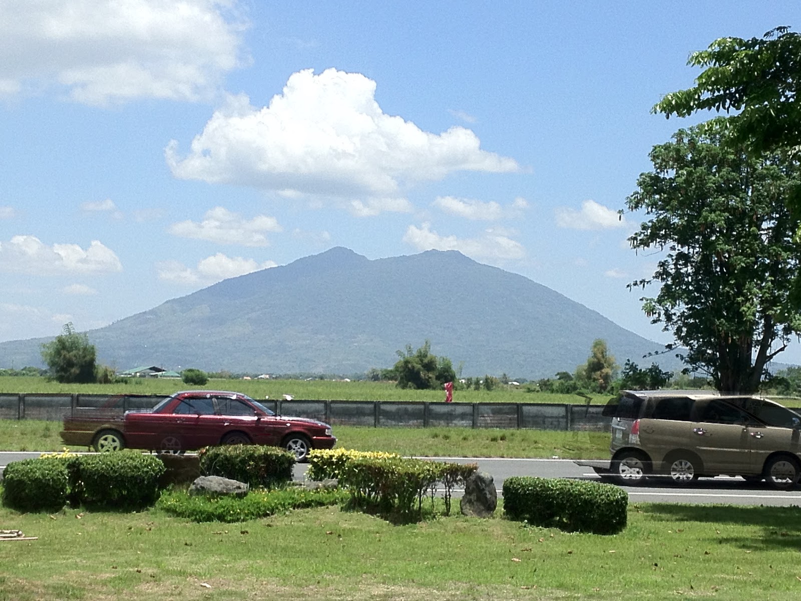 Business, Leisure and Everything: Mount Arayat, one of Philippines ...