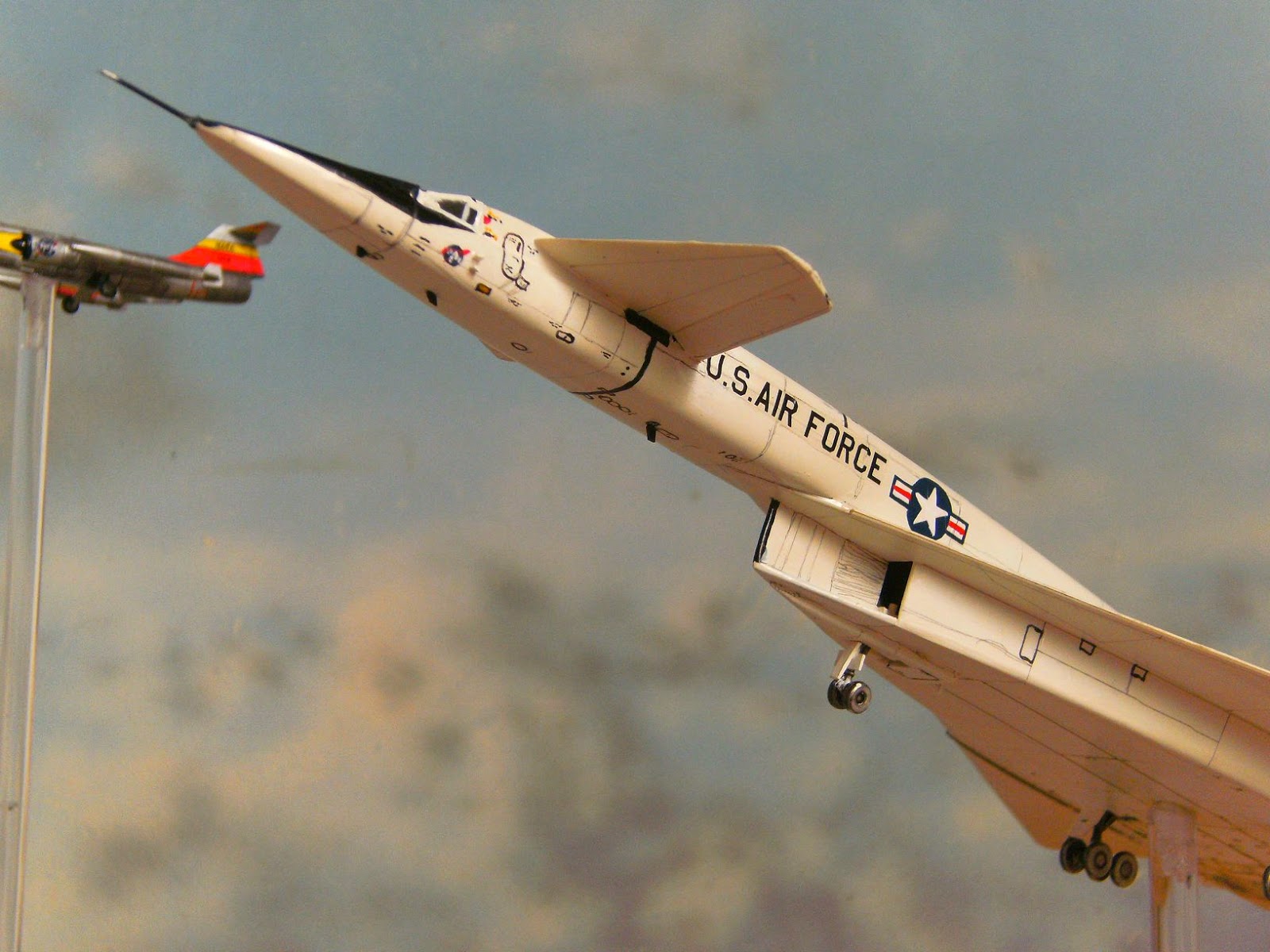 Happyscale-Modellbau: North American XB-70 Valkyrie & Lockheed F-104N ...