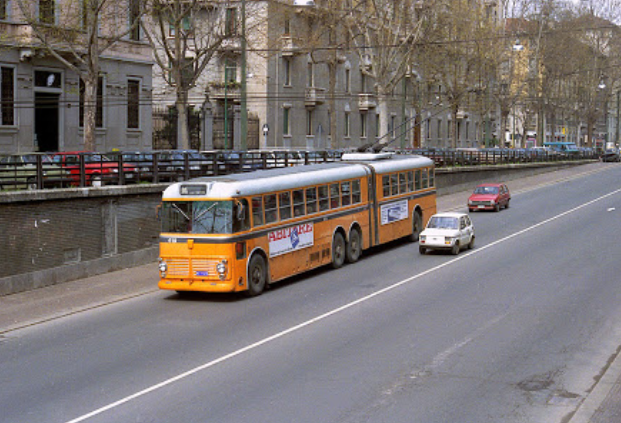 milanoneisecoli: La Filovia Fiat 2472 carrozzata Viberti, il "Vibertone"