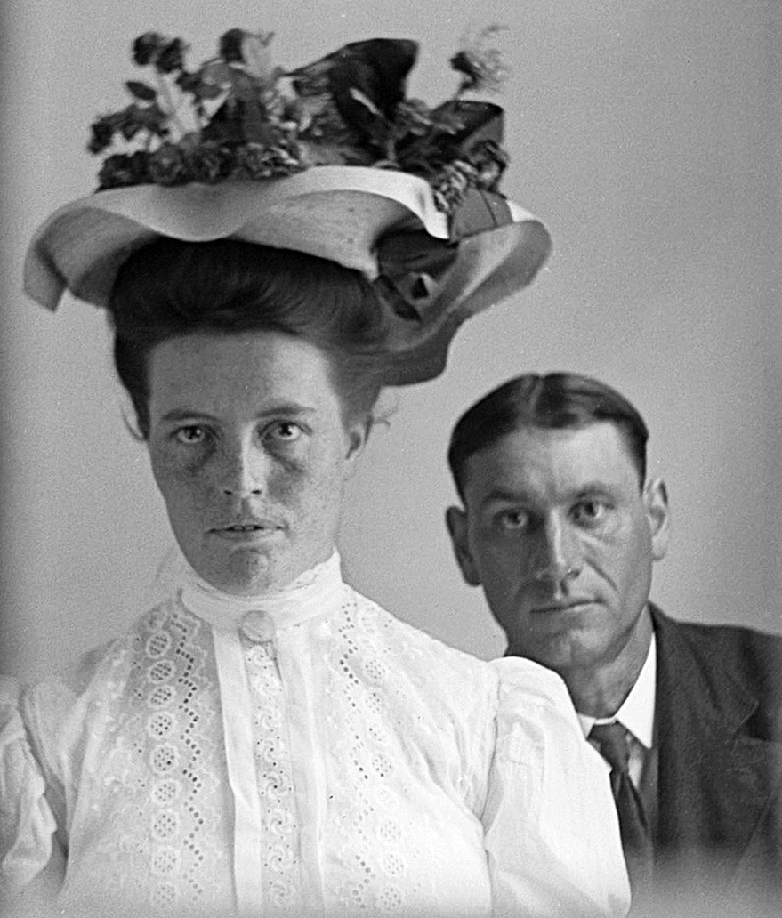 ELIZABETH AVEDON JOURNAL: PHOTOS DAY OR NIGHT: THE ARCHIVE OF HUGH ...