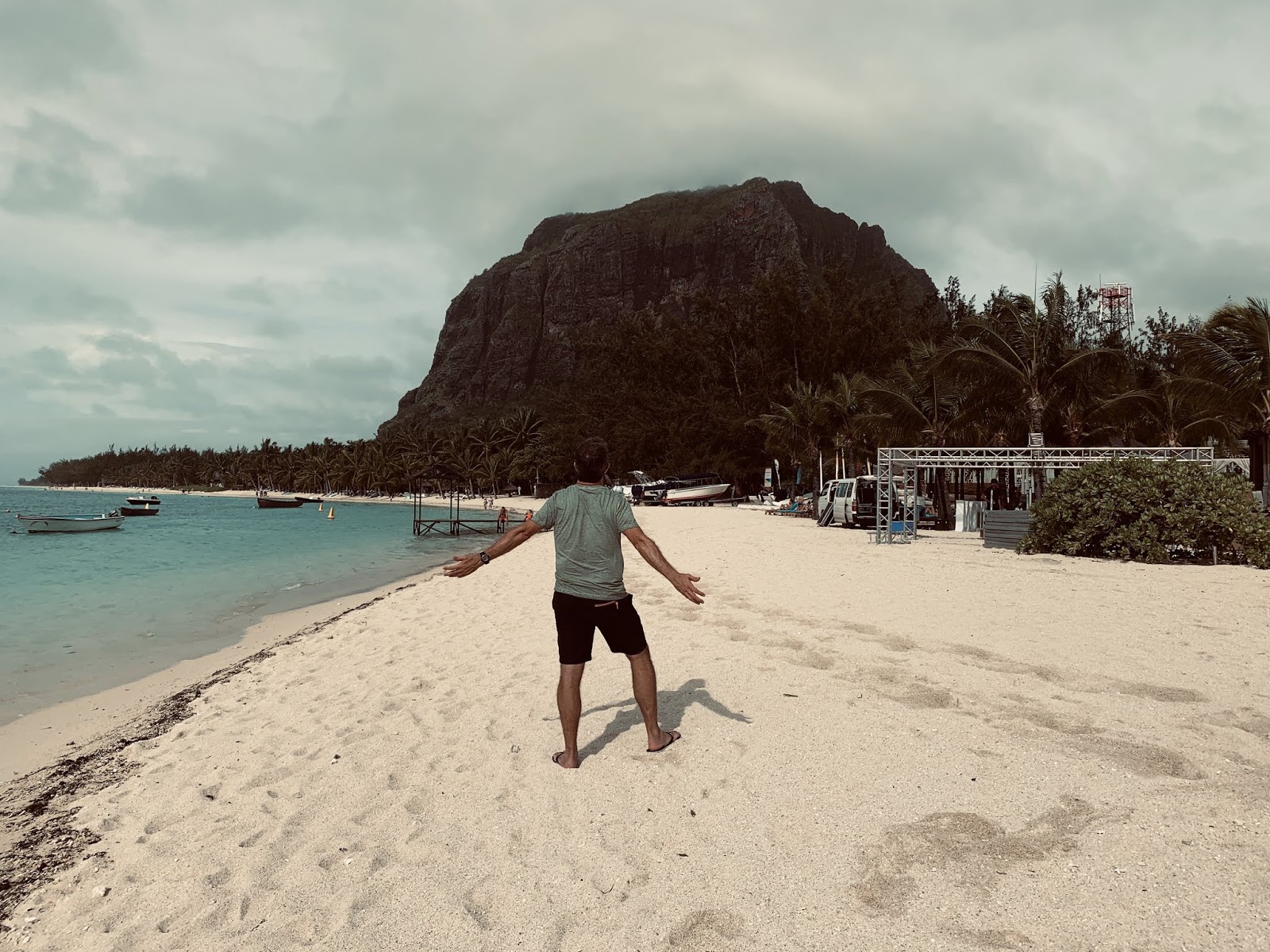 Haunted by a Living Ghost: MAURITIUS & RODRIGUES 2019 December
