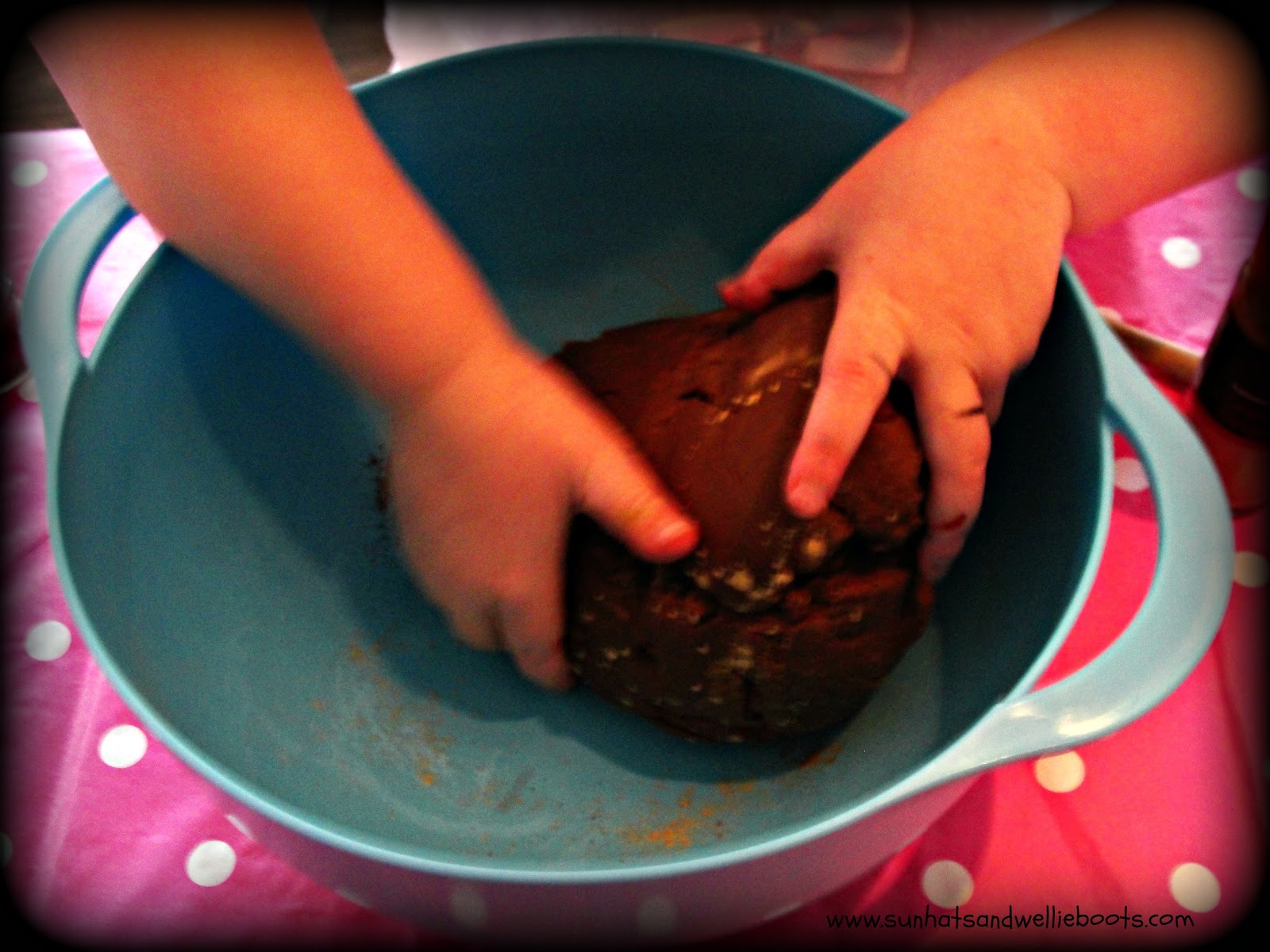 Sun Hats & Wellie Boots: Christmas Pudding Play Dough Recipe