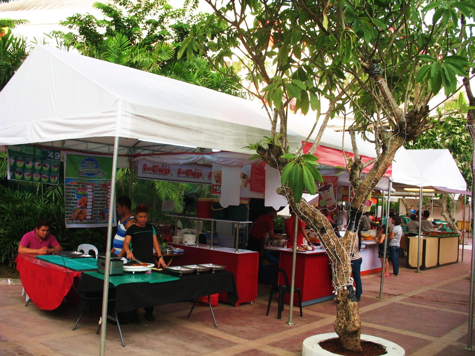 Gridcrosser: Grubs Greasy, Easy, Good: Outdoor Food Market Flavors ...