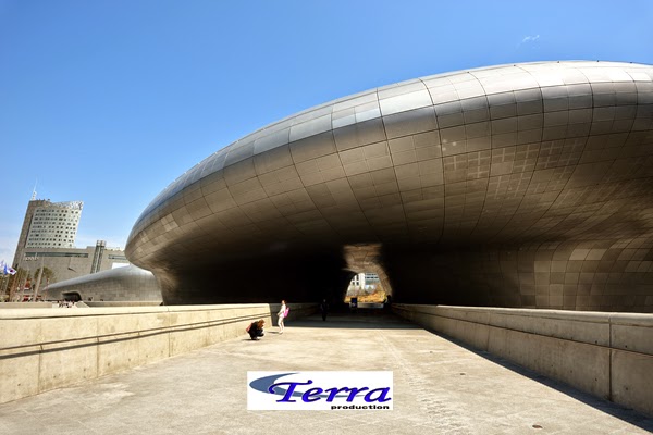 DDP (Dream, Design, Play) in Seoul / 동대문디자인플라자(Dongdaemun Design Plaza ...