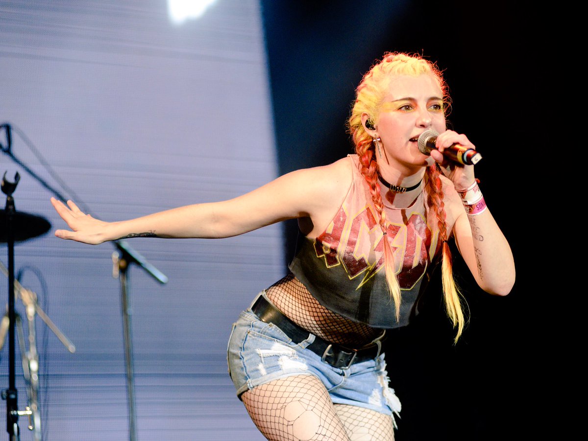 El Lavadero de las Muñecas: MARÍA BARRACUDA REVIVE ICONICA CANCIÓN ...