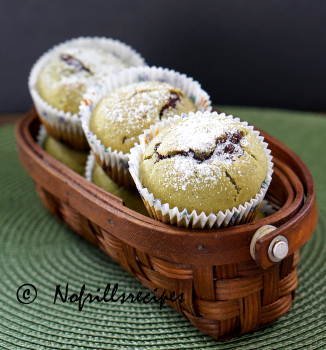 Greentea muffins with red bean paste ~ 绿茶红豆玛芬