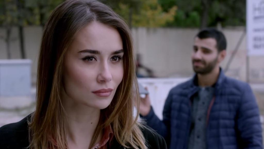 Elif odcinek 1013: Leman chce, by Alev została żoną Safaka! Caglar znów ...