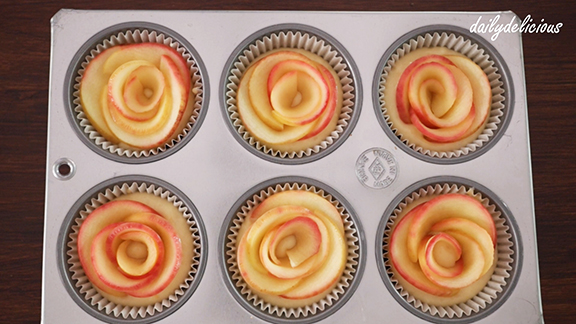 dailydelicious: Apple Rose Muffins