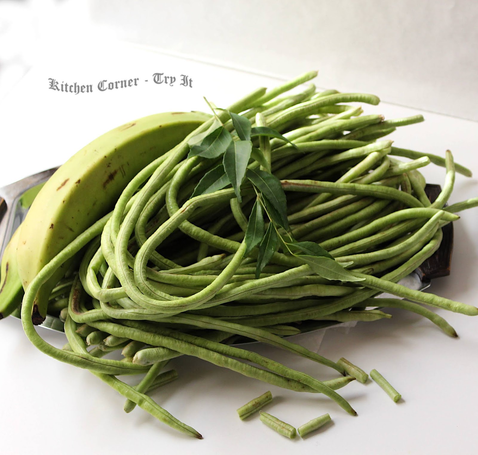 Achinga Payar Kaya Mezhukkupuratti/ Raw plantain and Yard Long bean ...