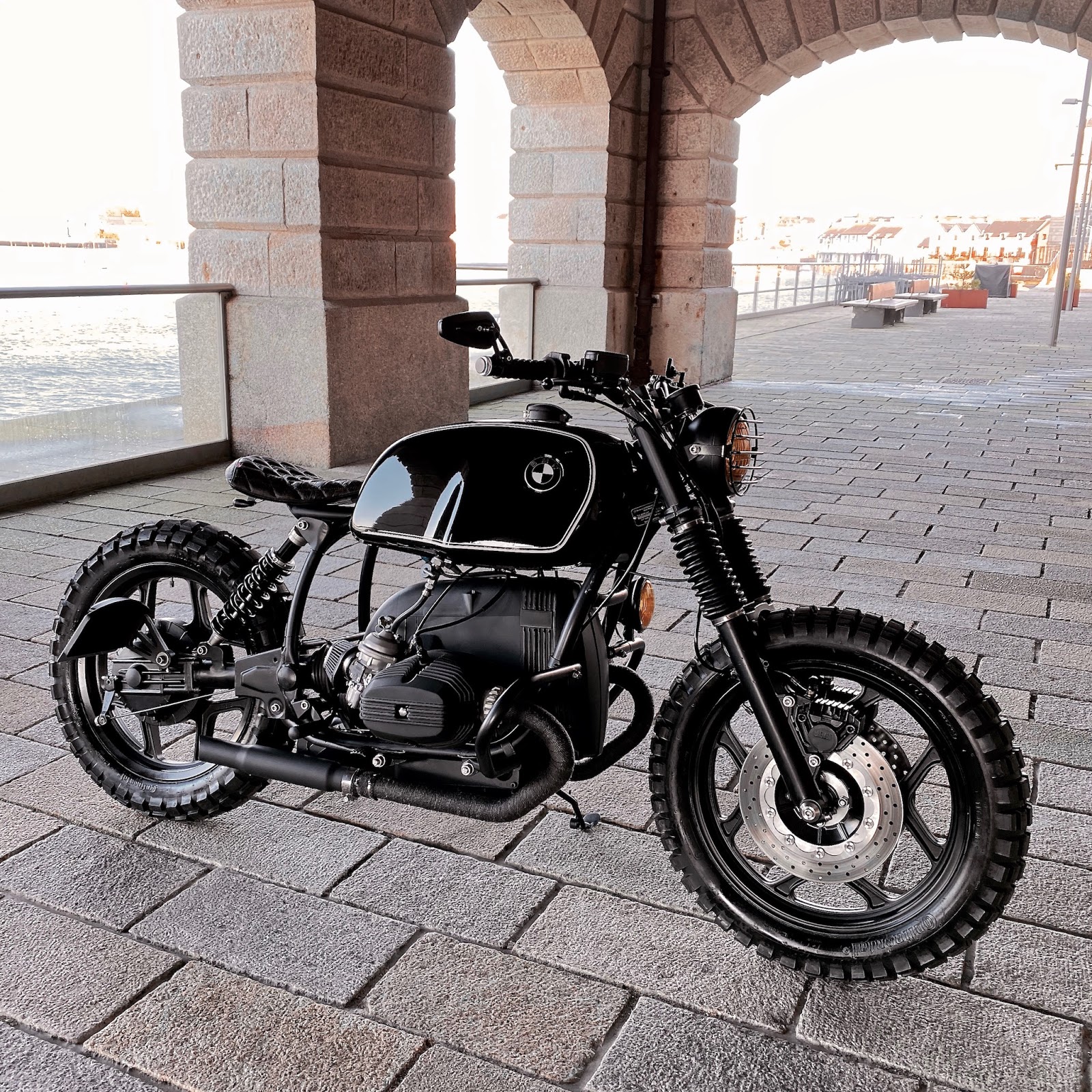 Max Carbon & Max Tracker - Inazuma café racer