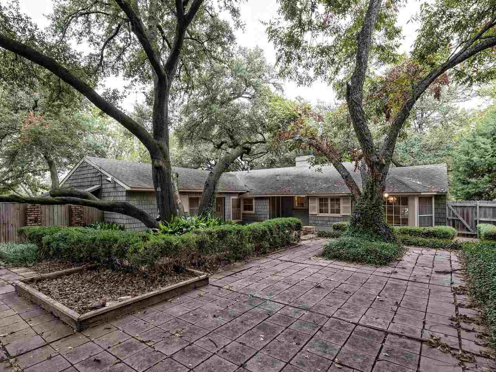 8 Waco Homes That "Fixer Upper" Should Totally Take On ~ Crackerjack23