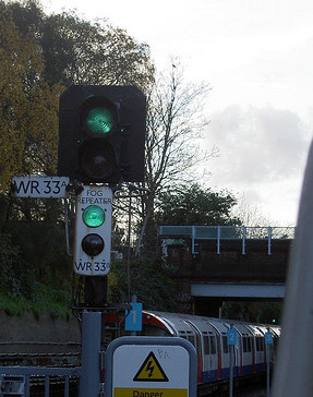 A Tube User's Travels: LU Signalling