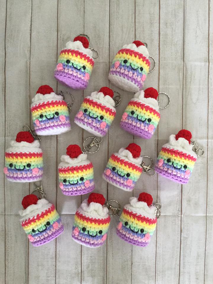 Colourful Hobby: Crochet Rainbow Cake Keychain
