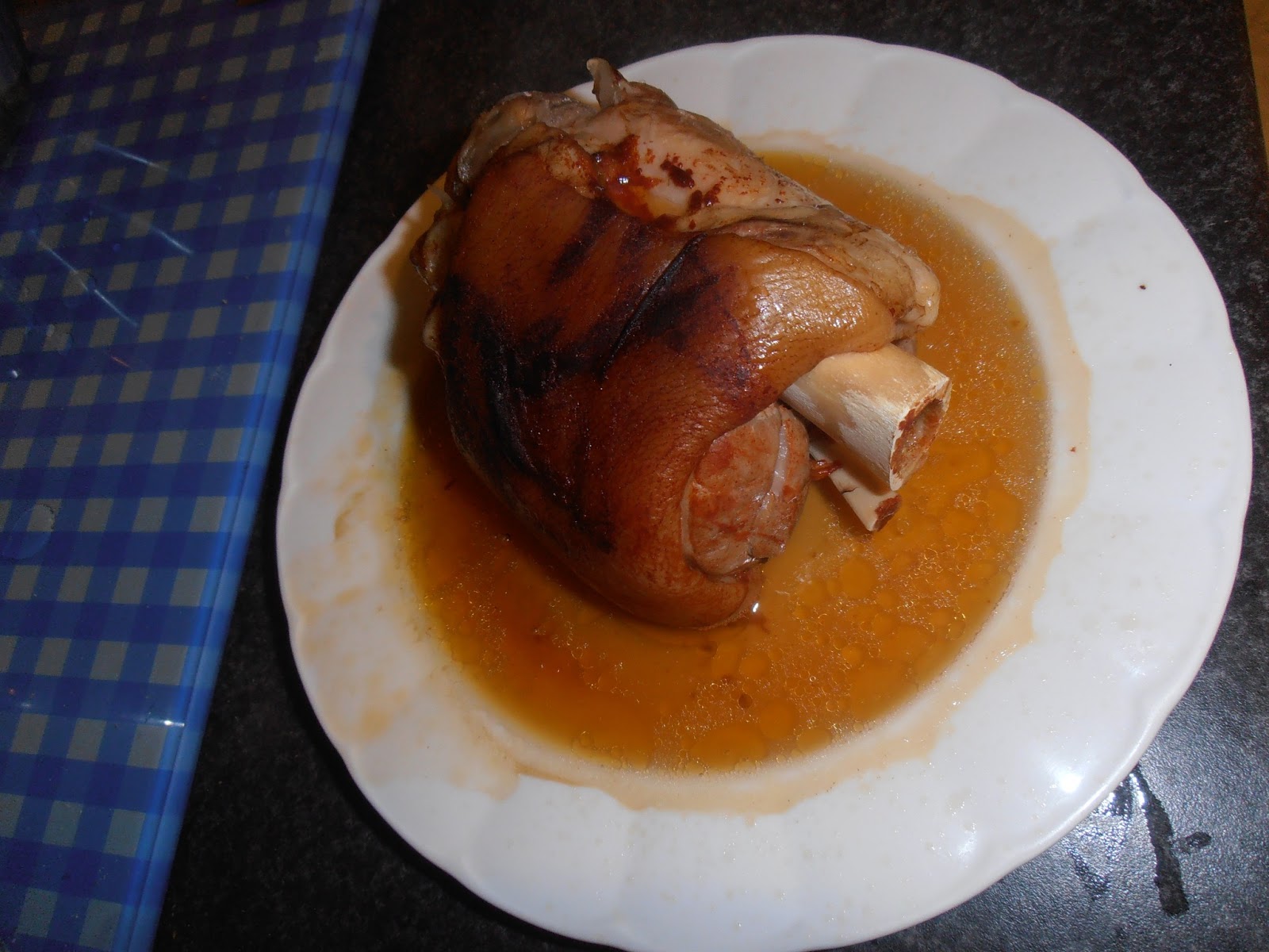 DELIKASERO: Codillo de cerdo asado