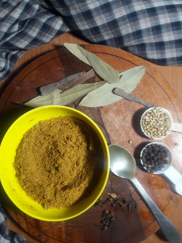 Curry Masala Powder Recipe - Yummy Traditional
