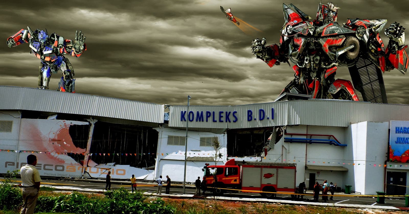 Dulu Ultraman, Kini Transformers. | Memang Saja Syok-syok Jew