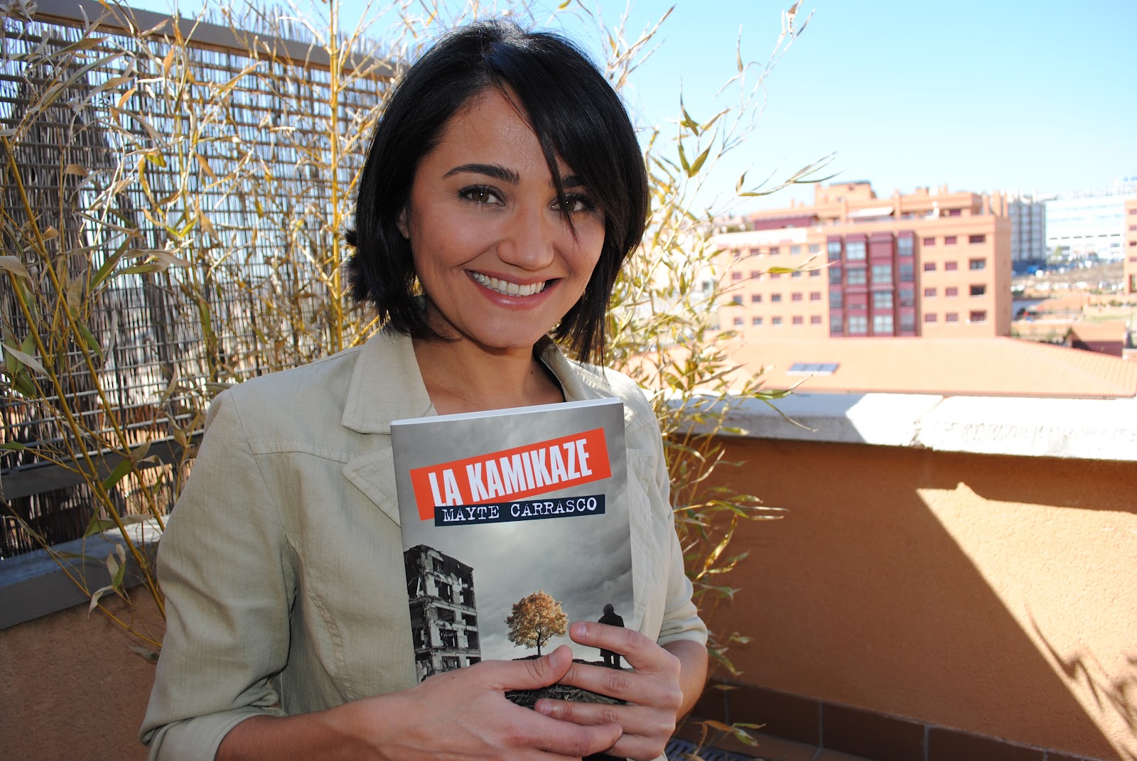 Tres con libros: 'La kamikaze' de Mayte Carrasco, clausura temporada de ...