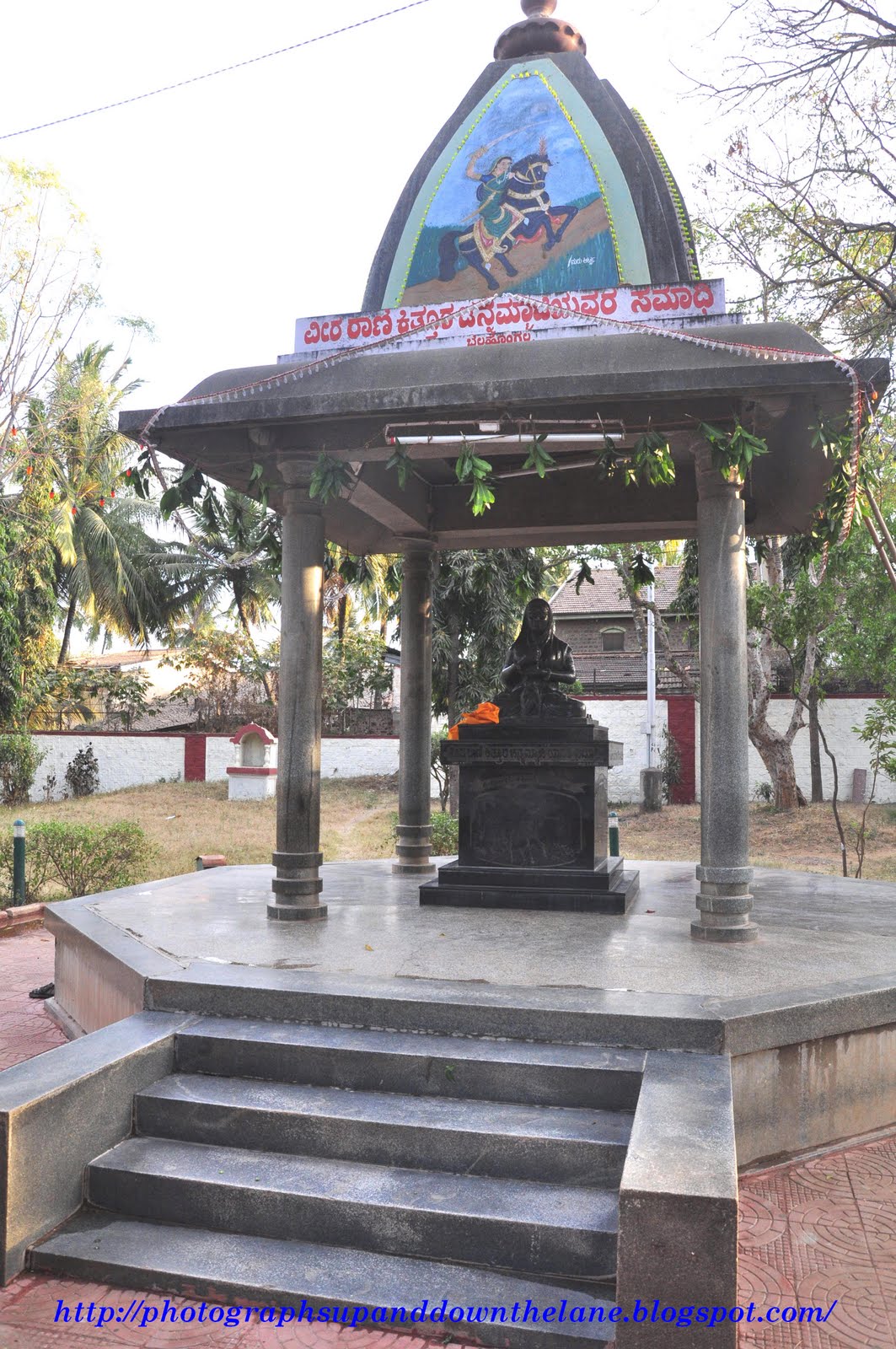 PHOTOGRAPHS UP AND DOWN THE LANE: Kittur Rani Chennamma Memorial ...