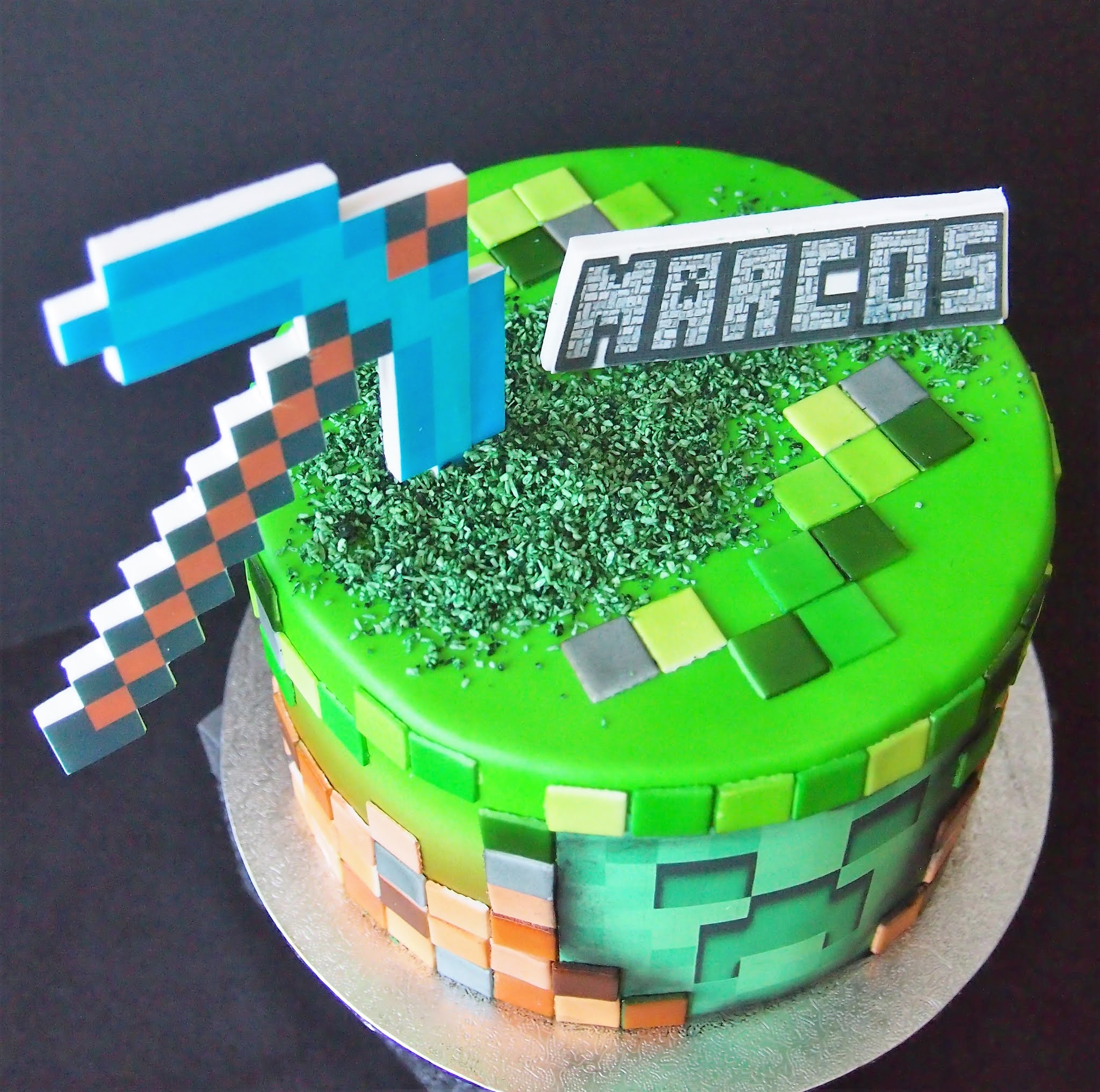 LaTATAGalleta: MARCOS Y MINECRAFT .......... TARTA CREEPER (PARTE III)