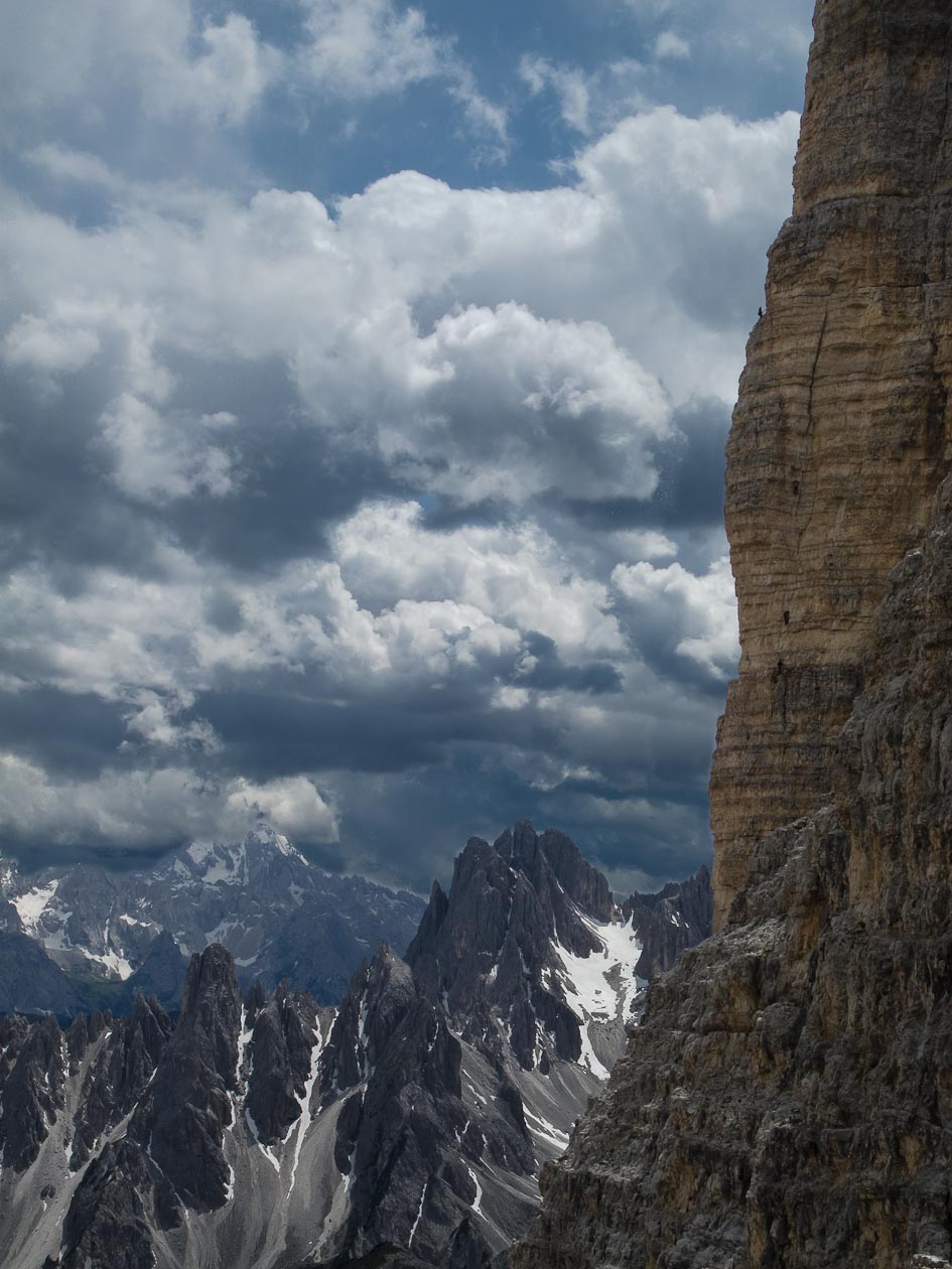 URBONETI: DOLOMITAS. SPIGOLO GIALLO A LA ANTECIMA DE LA PICCOLA DE LAVAREDO
