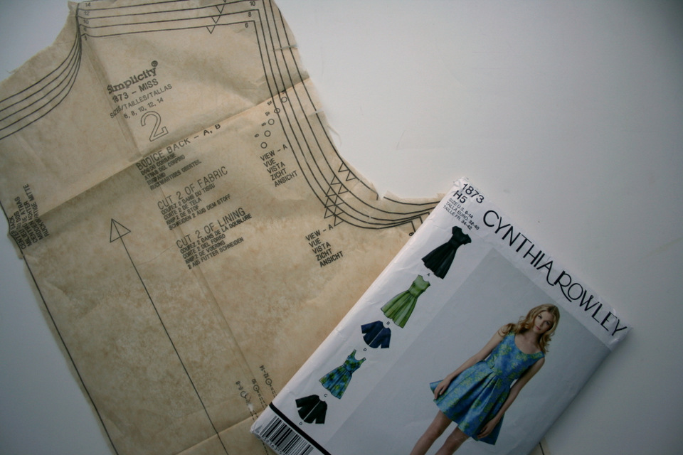 Sewing Circle: How to cut out your size from a pattern and leave it ...