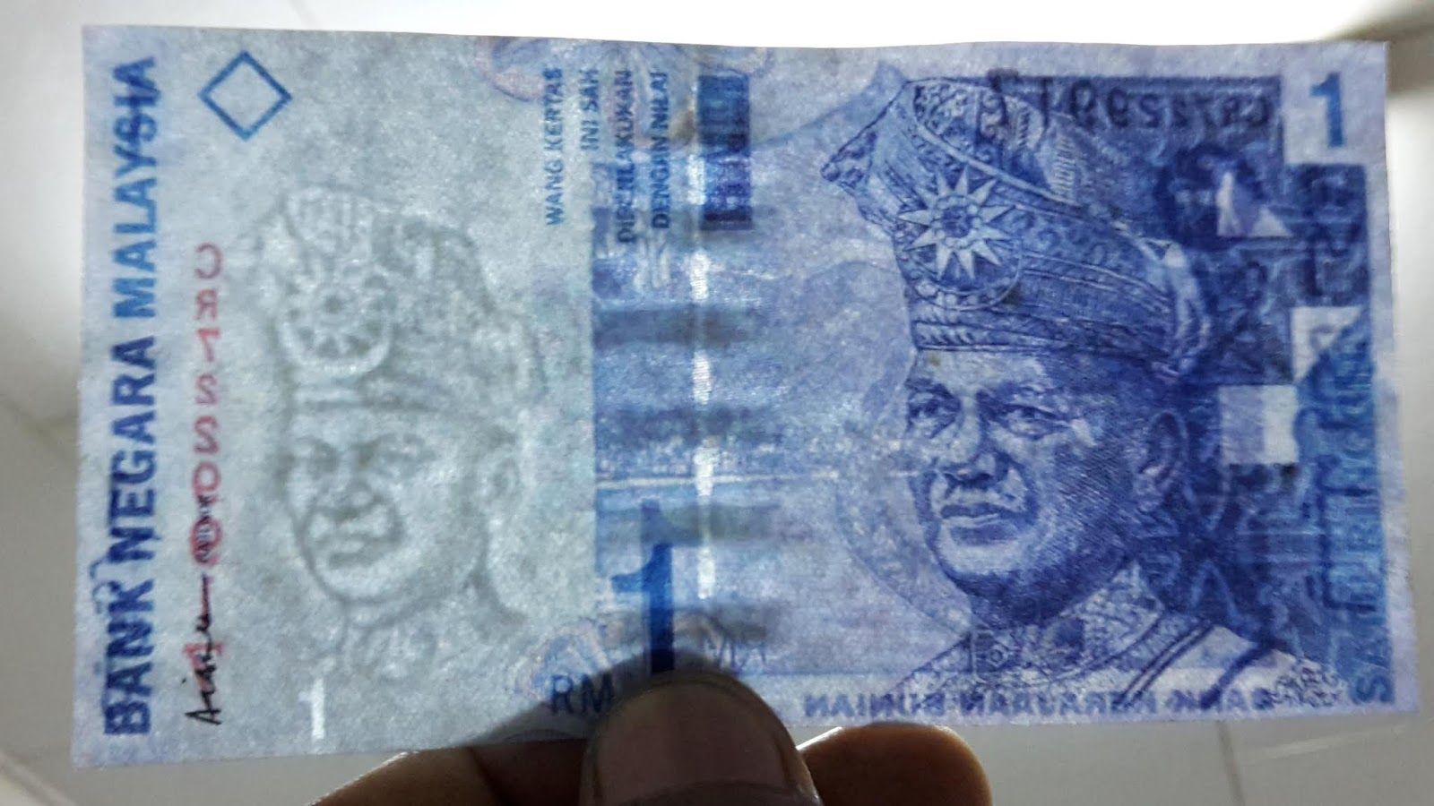 Badai Mencak Kelambit Biru: Note Kertas Asli Seringgit $1 sign Aisyah ...