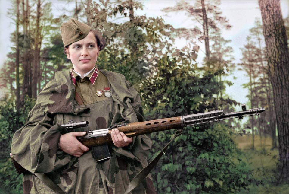 Stunning Colorized Photos of Legendary Soviet Female Snipers From WWII ...