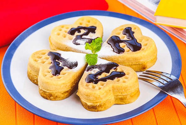 Delicious Simple Waffles - BEAN GIRRAS