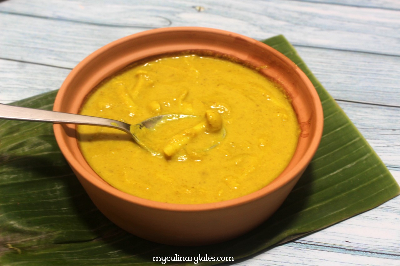 Mushroom Tonak (Curry) served with Ras Omelet Pav