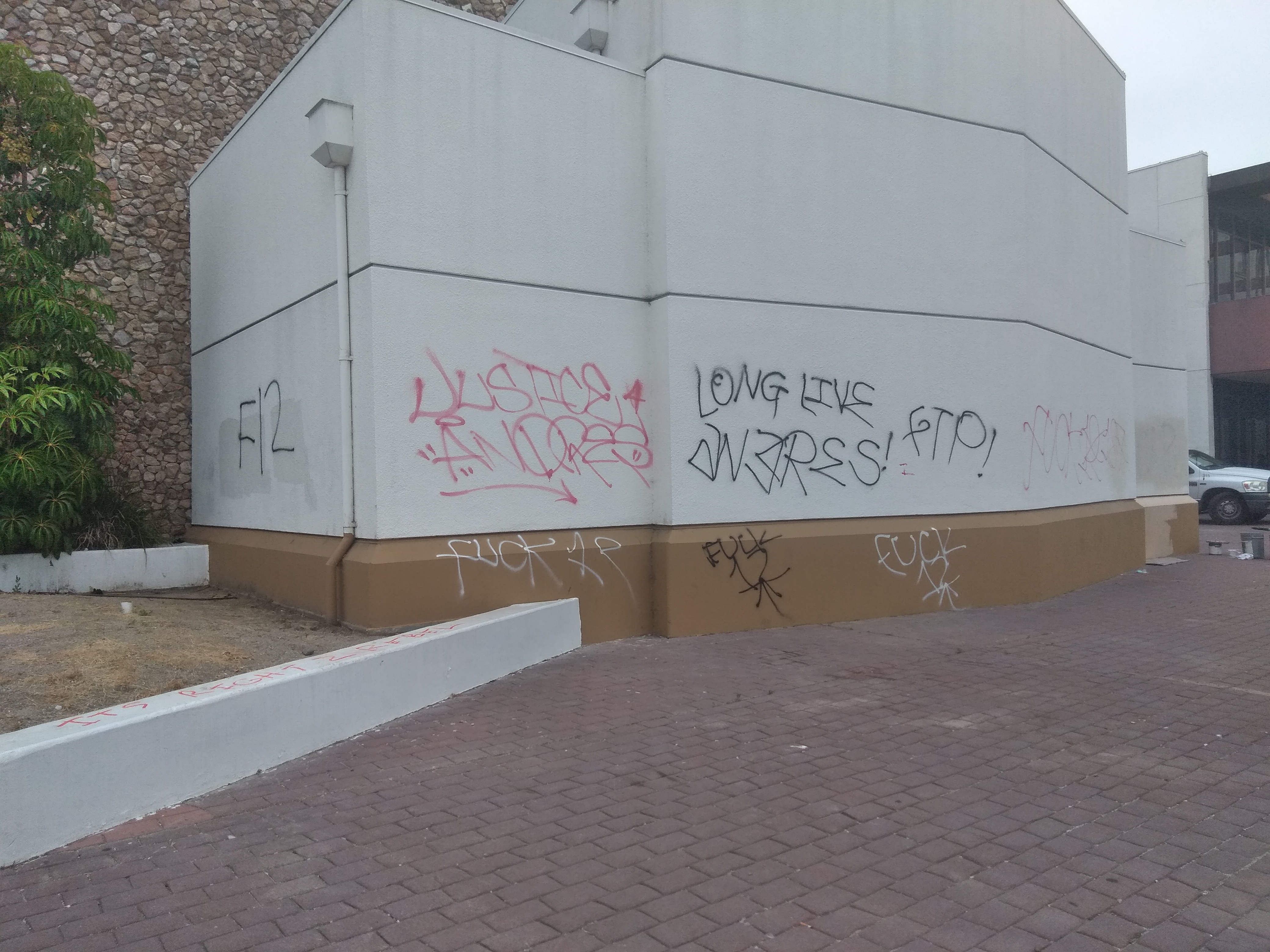 graffiti , murals & tagging : For justice , movements ( messages )