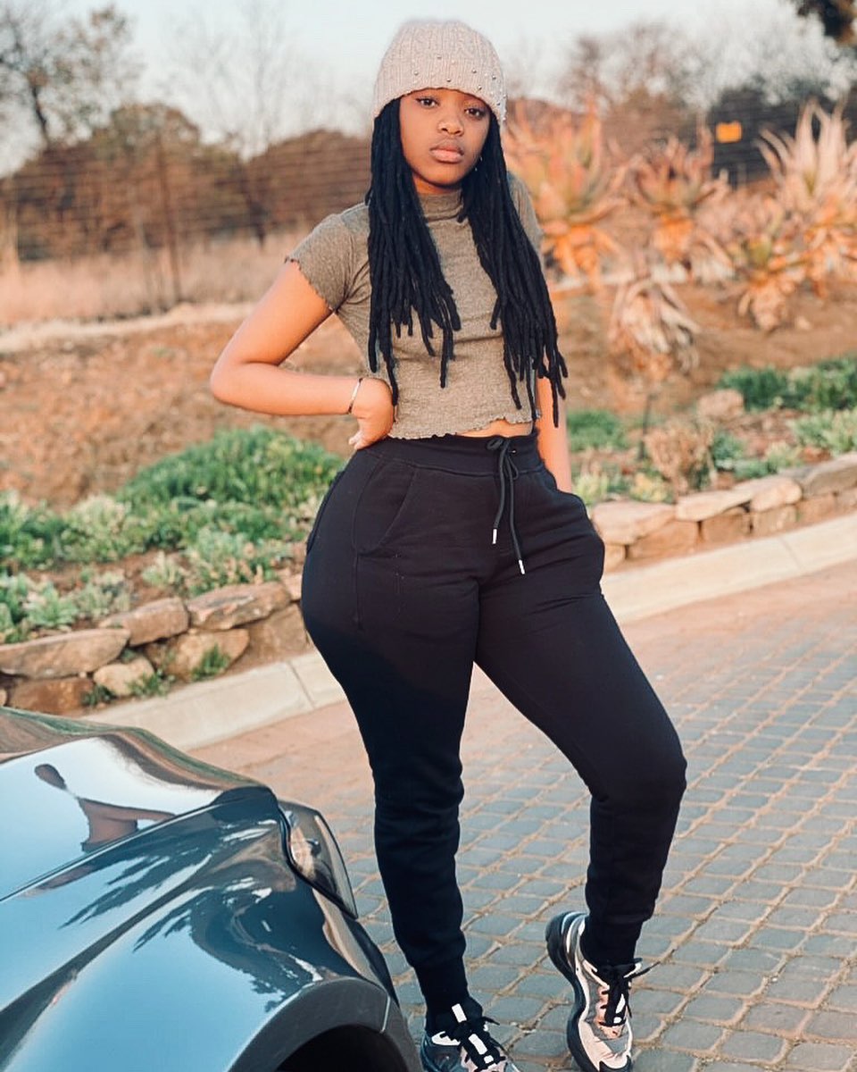 Weight, Measurements, Height : How tall is Andiswa Selepe 'The Bomb RSA'?