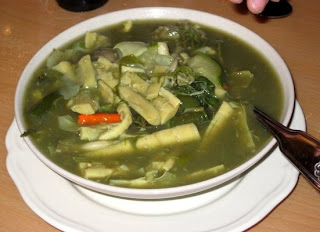 Food in Northeast Thailand: ANT EGG CURRY ~ VAGAYBOND