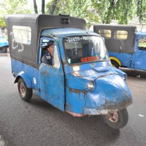 Gambar Transportasi : Kendaraan Roda Tiga Bemo