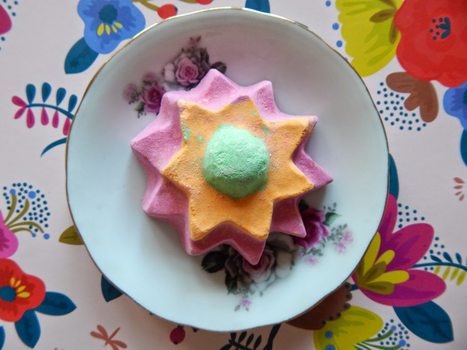 Lush Floating Flower Bath Bomb - what lauren did today