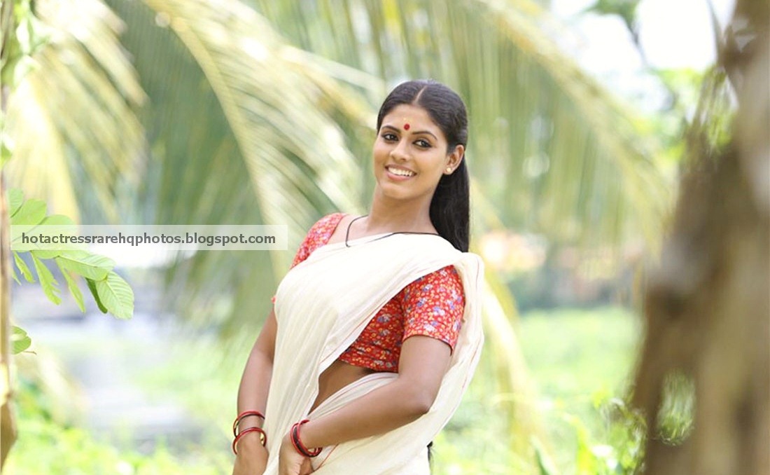 Hot Indian Actress Rare HQ Photos: Tamil Actress Iniya Deep Navel Show ...