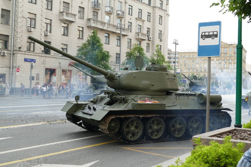 China Defense Blog: Non-Chinese photos of the day: T-34, let it rip and ...