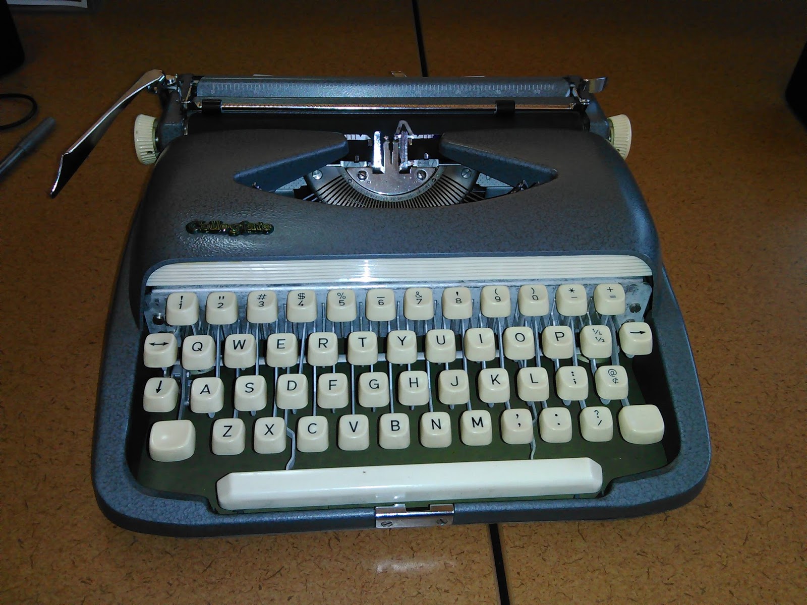 Royal Typewriters: 1960 Collegiate Portable Typewriter