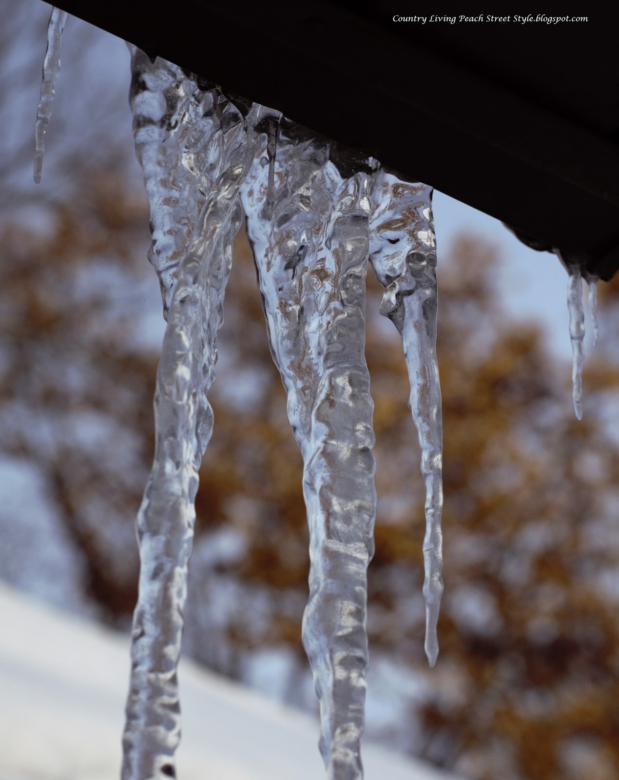 Country Living Peach Street Style: Icicles & Comfort Food