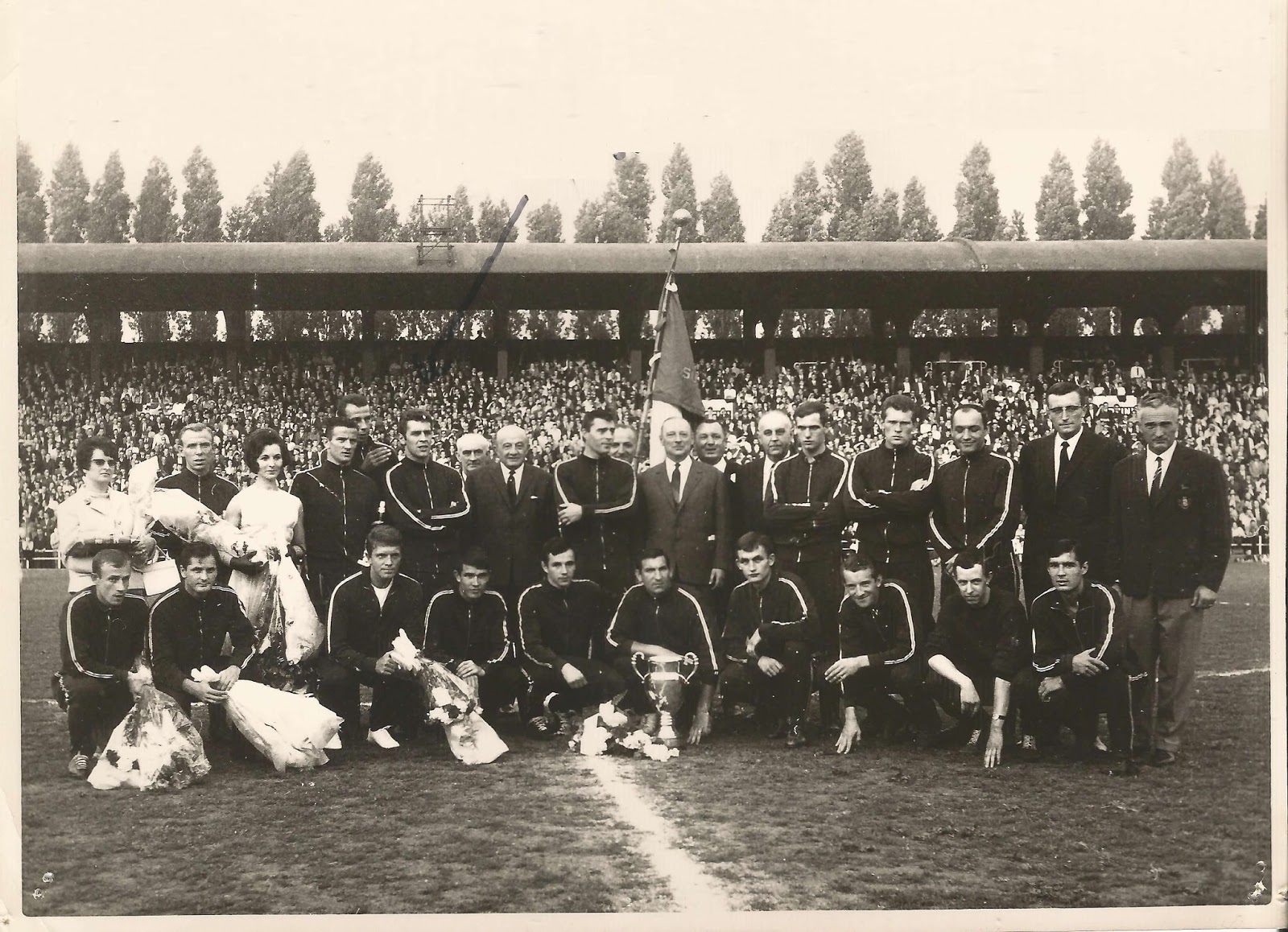Le Standard de Liège d'hier à aujourd'hui: 08/06/1966 finale Coupe de ... Le Standard de Liège d'hier à aujourd'hui: 08/06/1966 finale Coupe de ...