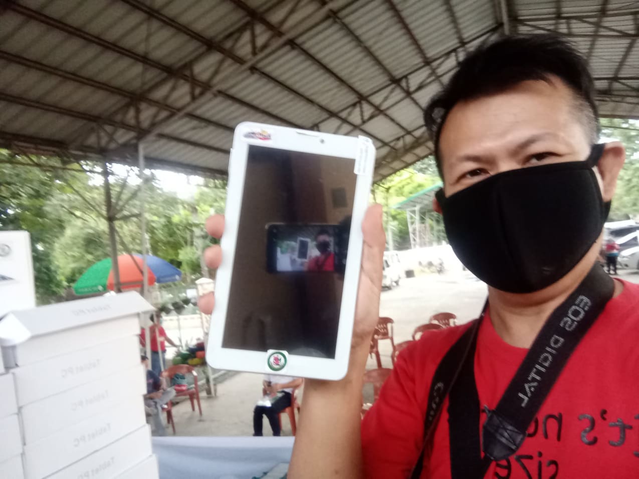 NOVELETA TOWN: Mga Estudyante ng High School sa Bayan ng Noveleta ay Merong Libreng Tablet PC