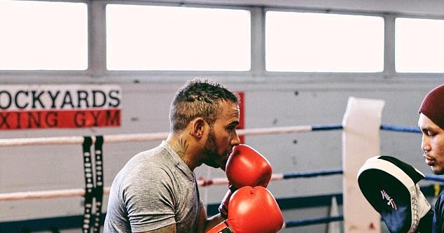 MAX SPORTS: LEWIS HAMILTON: F1 CHAMP LEWIS HAMILTON TAKES UP THAI BOXING