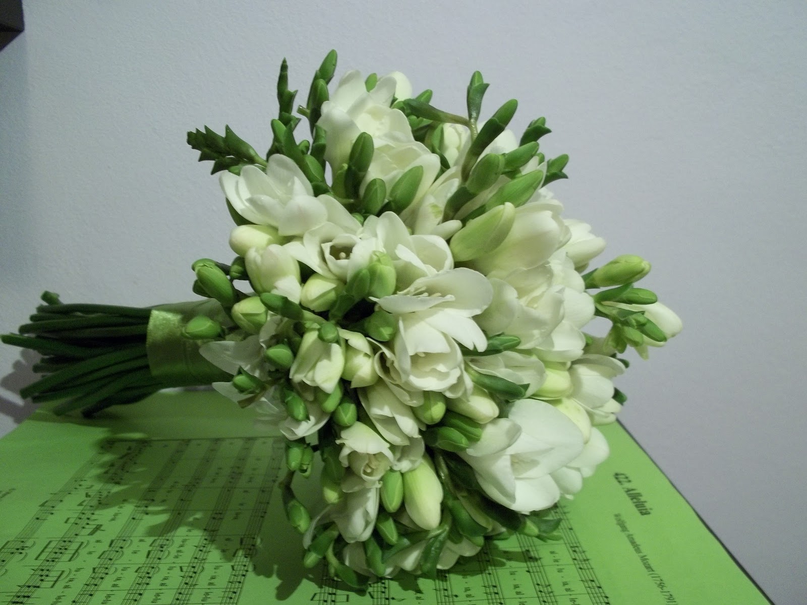 Buchete cu Flori: Buchet mireasa frezii albe