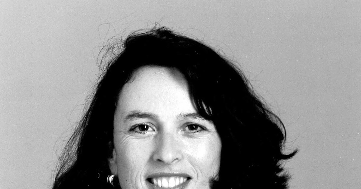 Kids' Book Review: 12 Curly Questions with Anna Fienberg