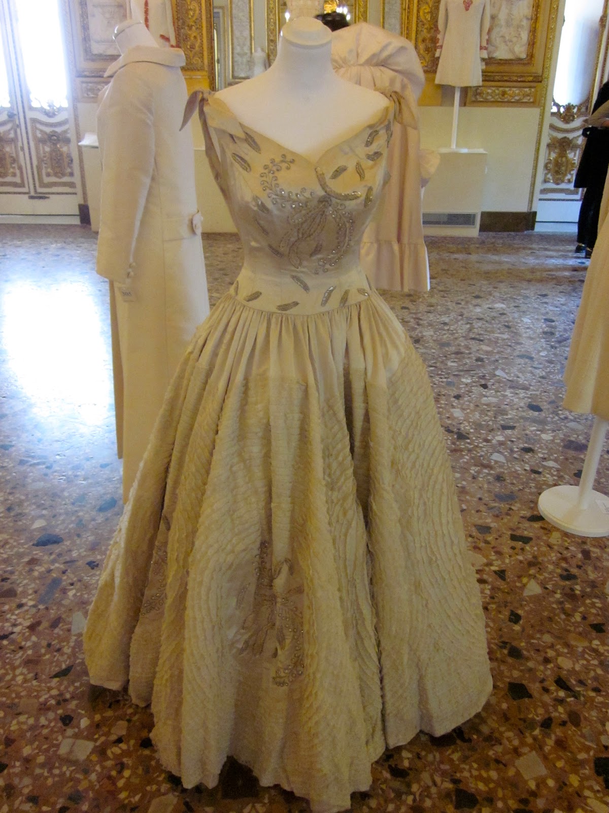 Anna Rontani haute-couture wardrobe - Paillettes&Champagne