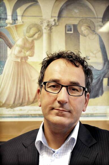 Ethics and Psychology: Dutch 'Lord of the Data' Forged Dozens of Studies