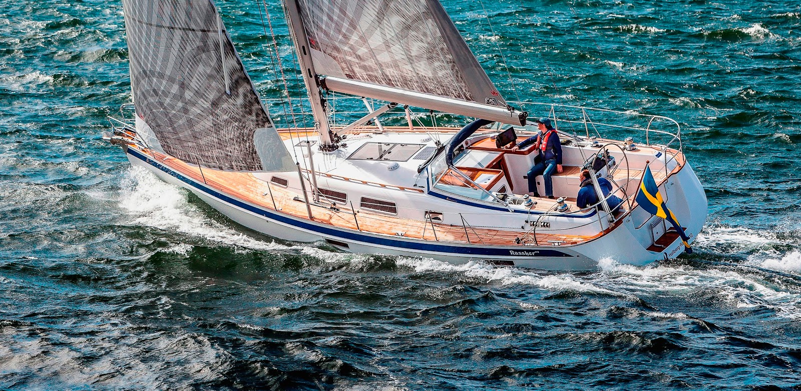 Interesting Sailboats: NEW HALLBERG RASSY 40C VERSUS HR 412