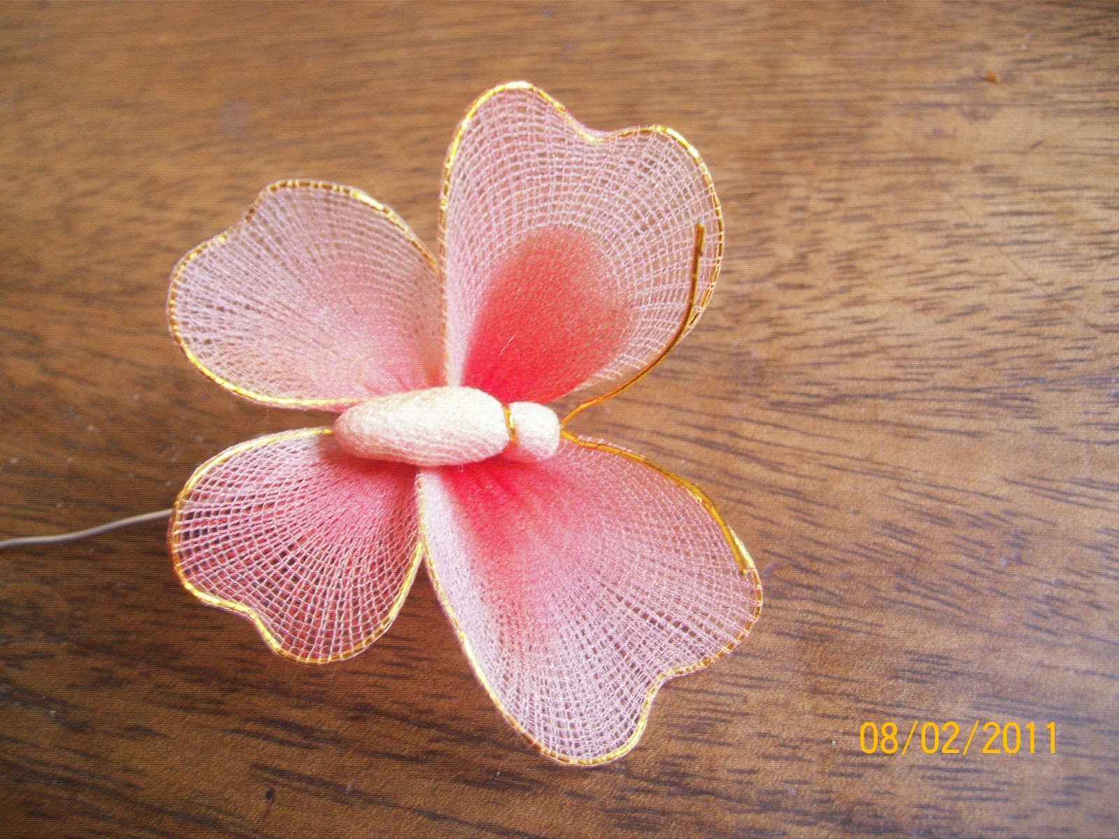 Tinas Creations: Instructions on making a nylon stocking butterfly