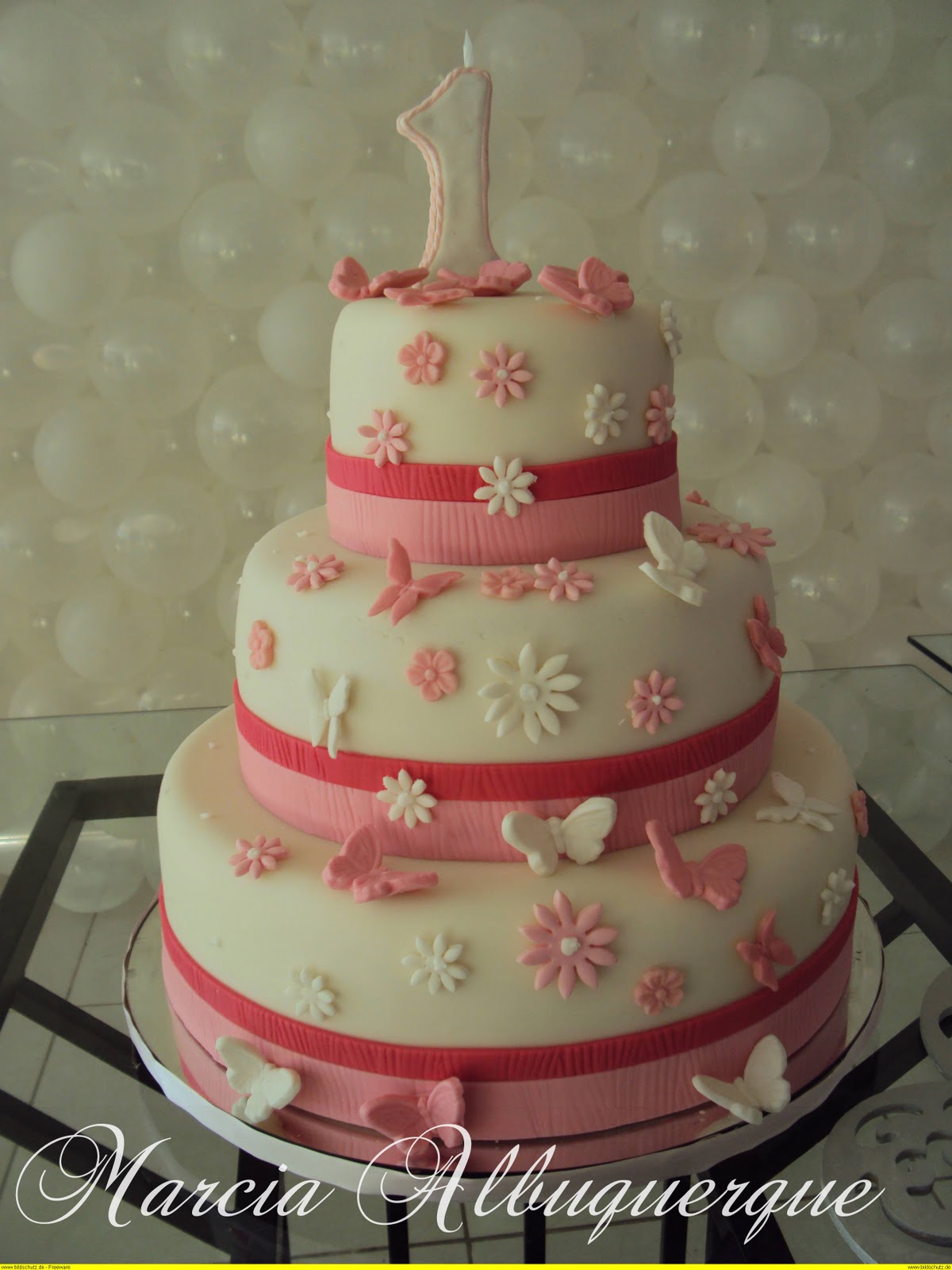 Marcia Albuquerque kids: Bolo Borboletas Rosas e Brancas